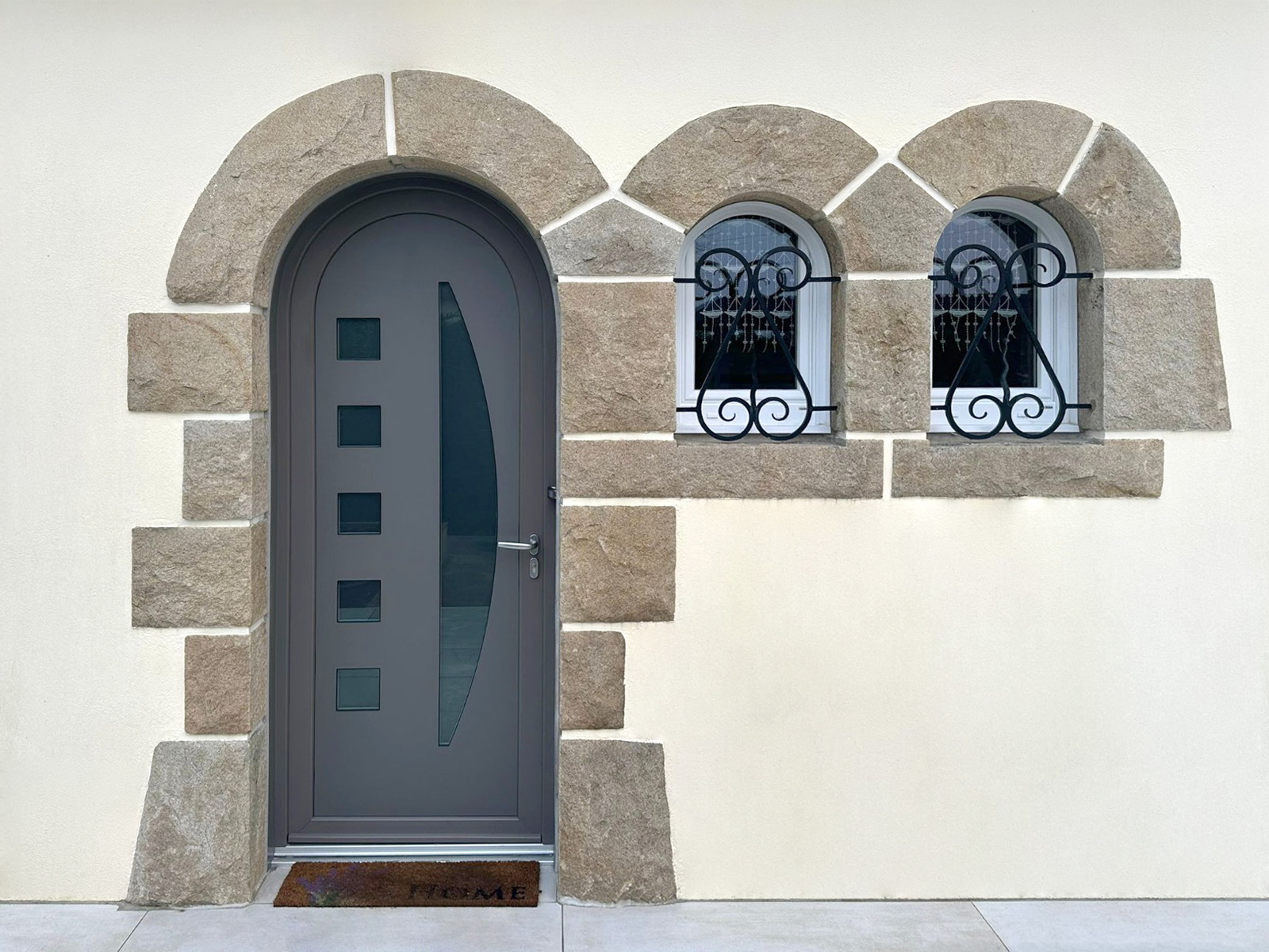 Porte d'entrée avec une imposte modèle Rustica et entrée à lettre - Kiclos